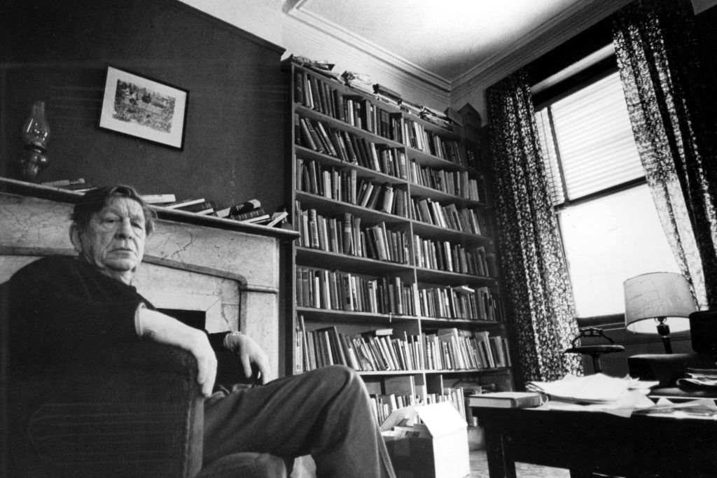 HeraldWeekly - Essential Poets to Know and Their Prized Works